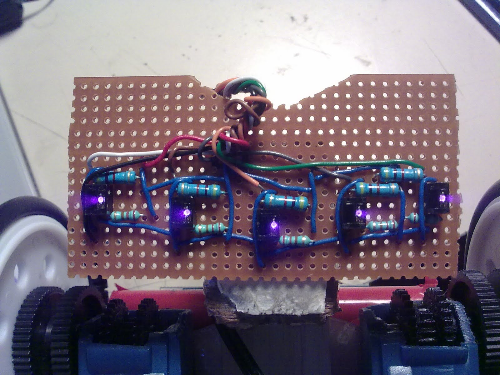 SEGUIDOR DE LINEA & ARDUINO UNO: 4. Sensores para la detección de la linea.