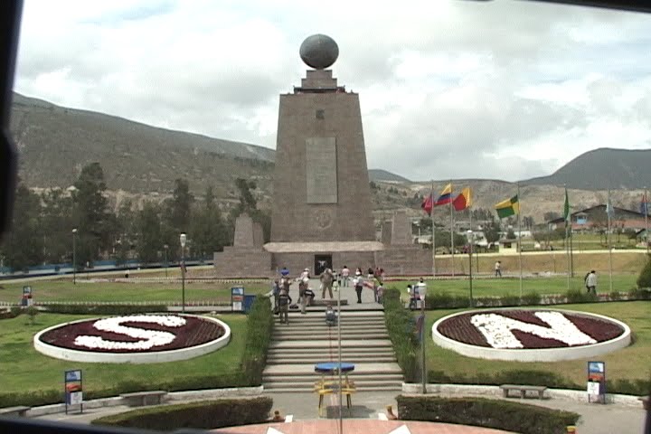 Mitad del Mundo: Monumento, museo e historia - Ecuador Noticias