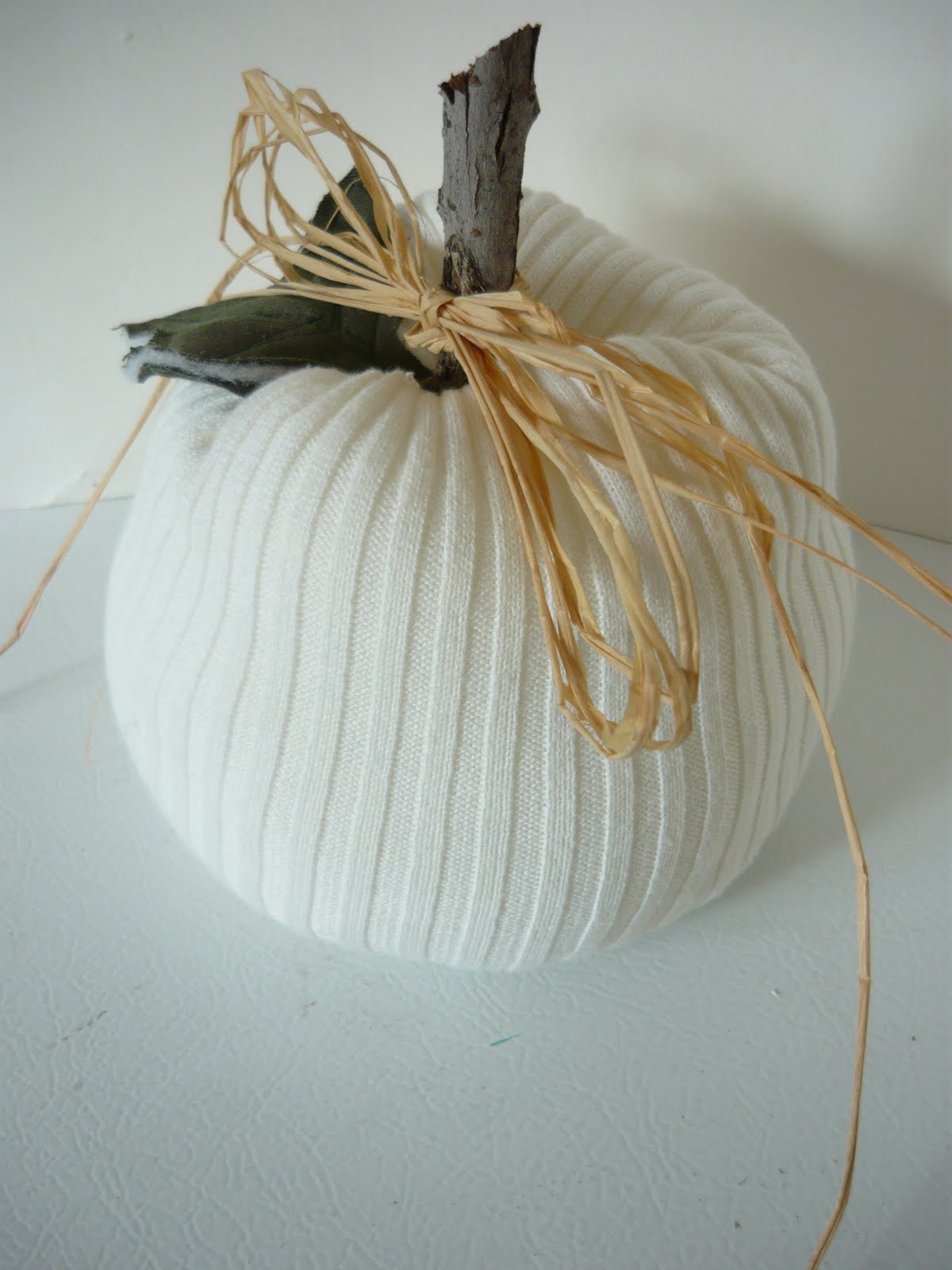 Small Fry & Co. : White Sweater Pumpkins Tutorial