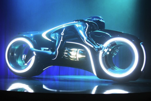 Moto LightCycle inspirada no filme Tron à venda no eBay por US$35.000