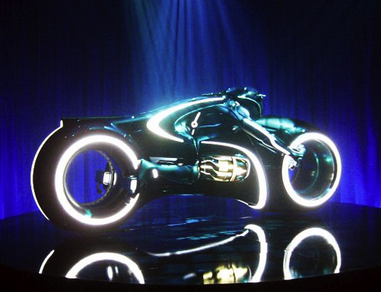 Moto LightCycle inspirada no filme Tron à venda no eBay por US$35.000