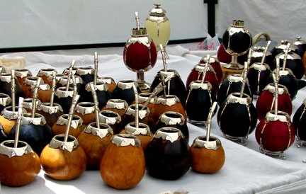 The Design Enthusiast: Friday Finds...Mate` pot & Bombilla