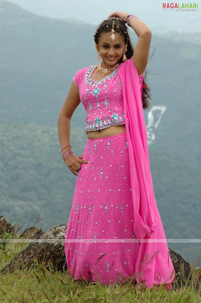 Indian Celebrity Sexy Girls: Suhani Cute Photos In Saree