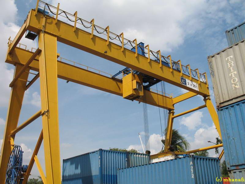 Blog Kereta Api Indonesia: Terminal Peti Kemas