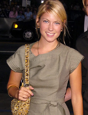 Hot Celebrity Body Style: Laura Ramsey Bra Size