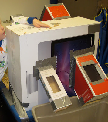 SAND AND WATER TABLES: CLOSED CARDBOARD CHUTES - EXPERIMENTATION