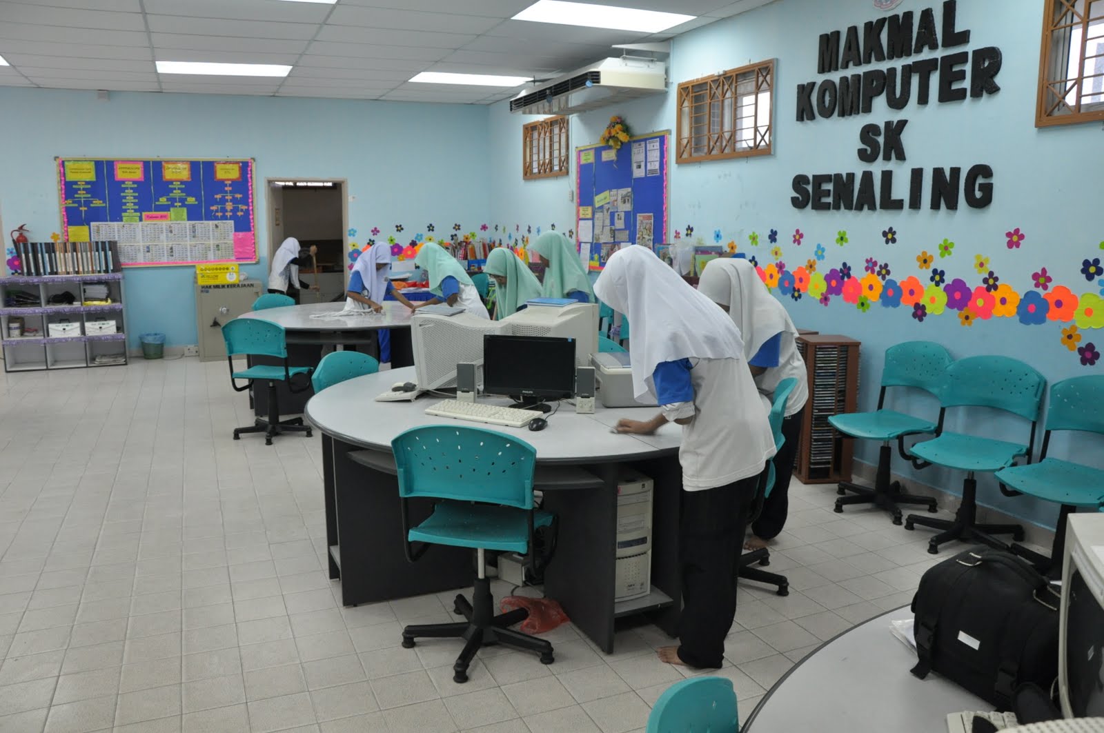 SEKOLAH KEBANGSAAN SENALING: Gotong - Royong Membersihkan Makmal ...