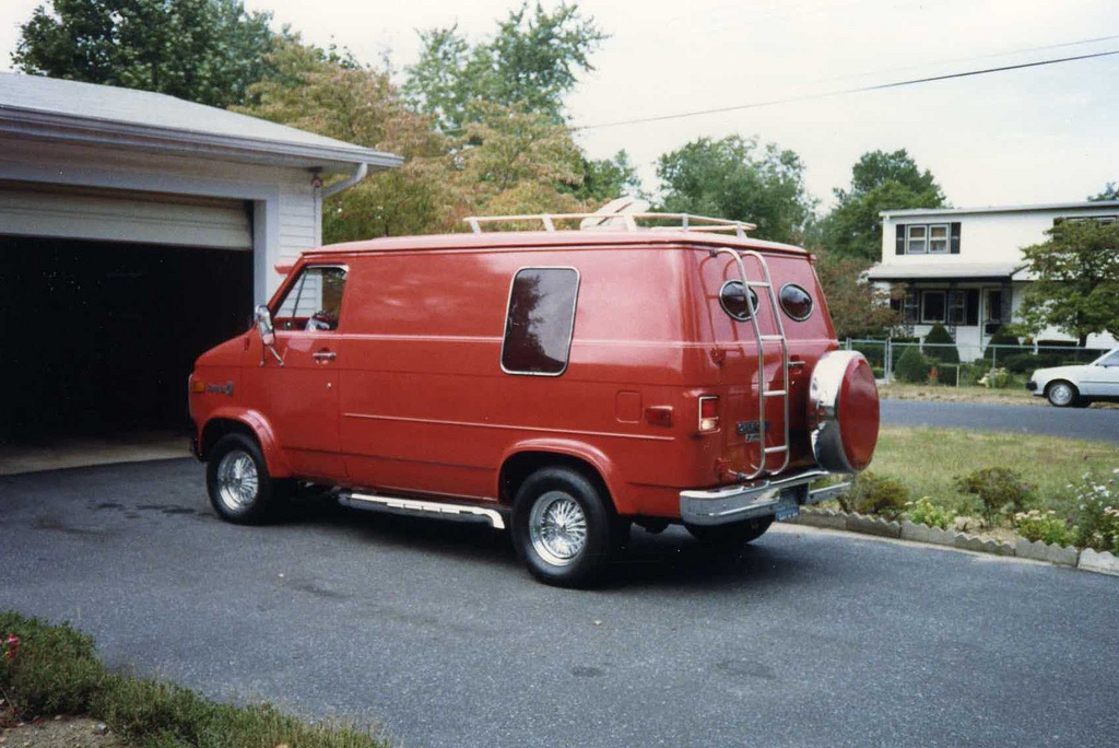 Vandoleros, Van Club: Random Van Pics