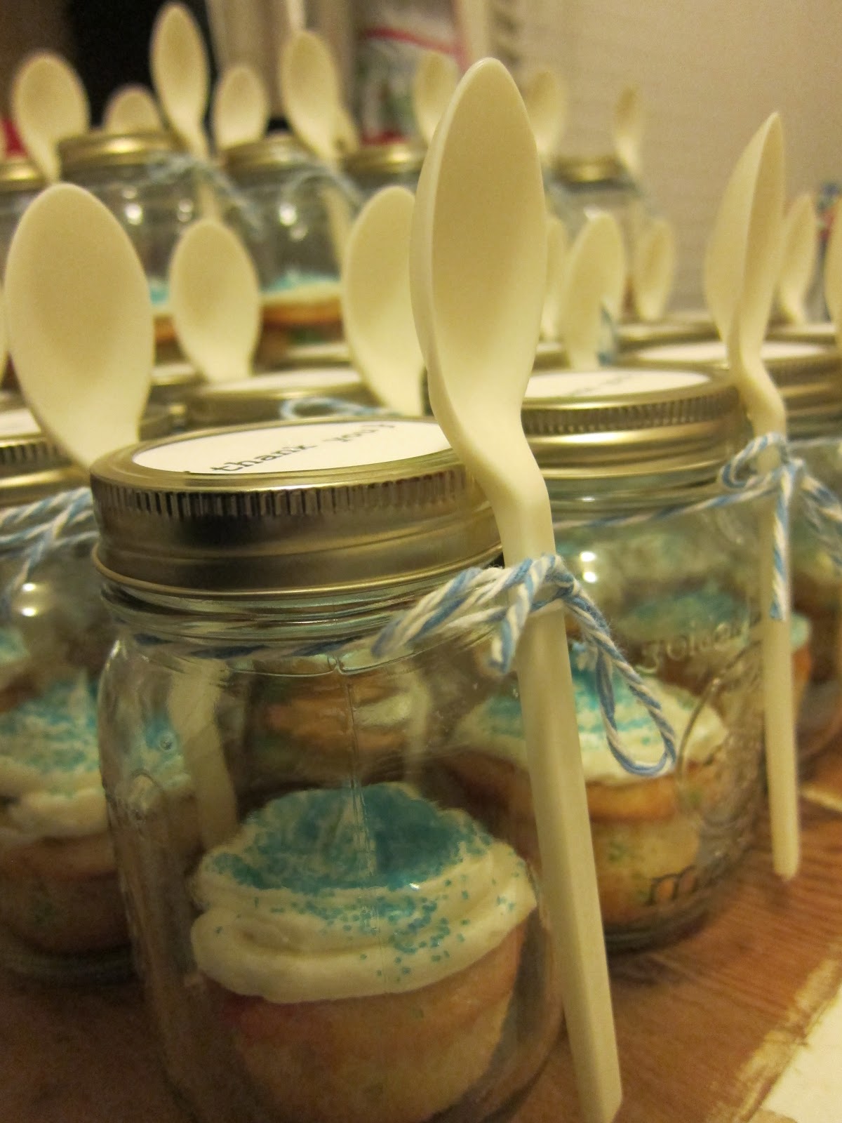 Roundy Rounds: cupcake in a jar