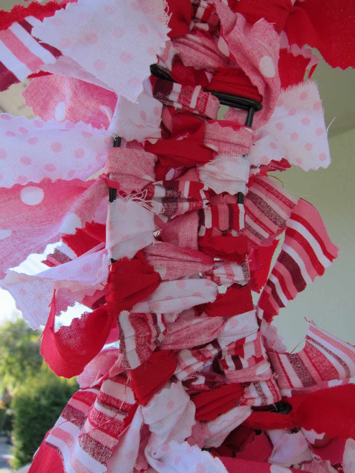 Roundy Rounds: valentines rag wreath