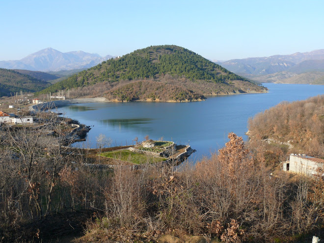 Guri i zi Shkoder : NANE TEREZA ,SKENDERBEU dhe FLAMURI.Tre simbolet e ...