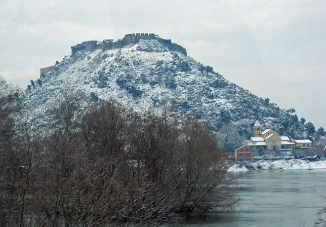 Guri i zi Shkoder : NANE TEREZA ,SKENDERBEU dhe FLAMURI.Tre simbolet e ...