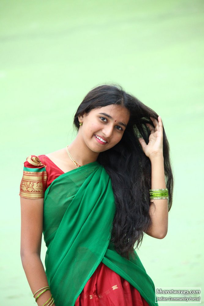 Movie Actress Spicy Pics: Kaal Kolusu