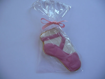 cakesbysarah: Ballet Shoe cookie