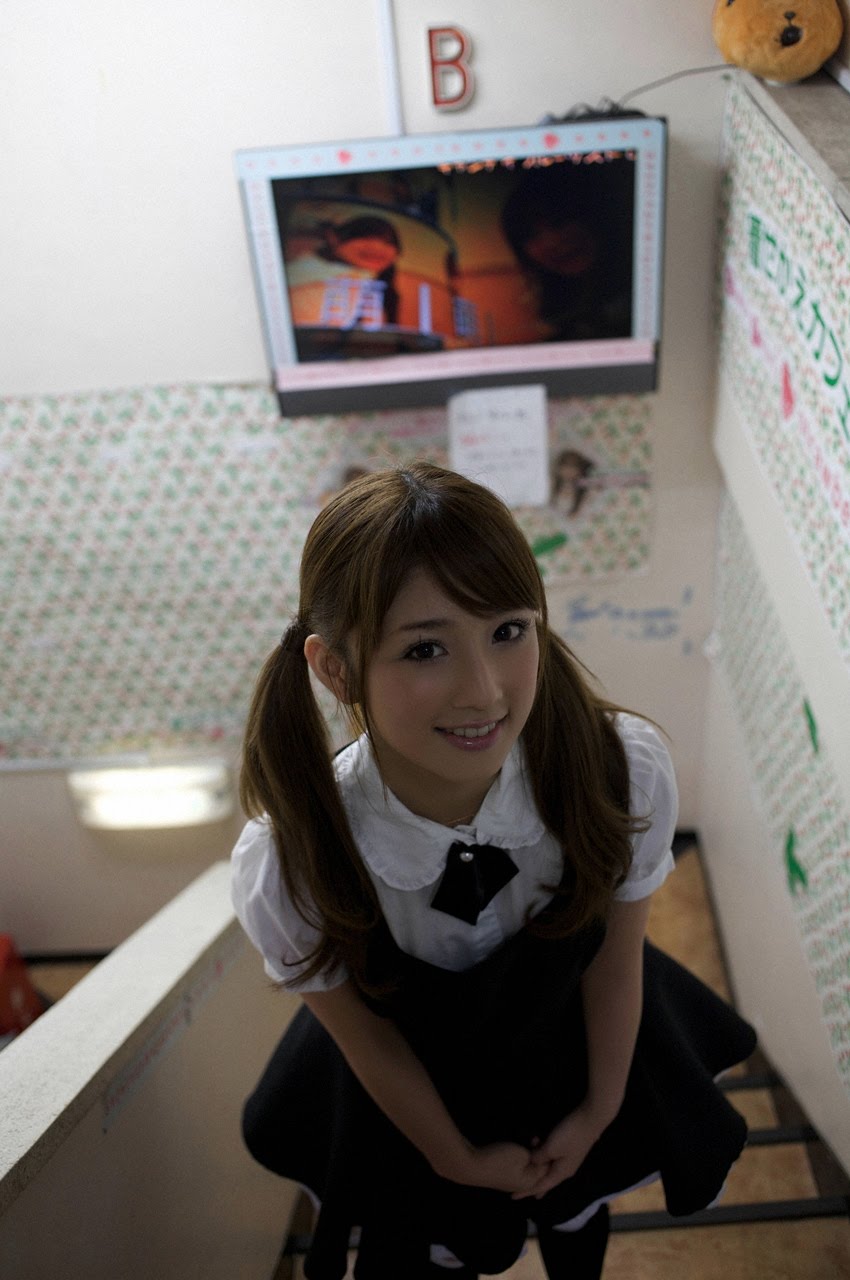 Yuko Ogura as cute waitress | japanese girls 2011
