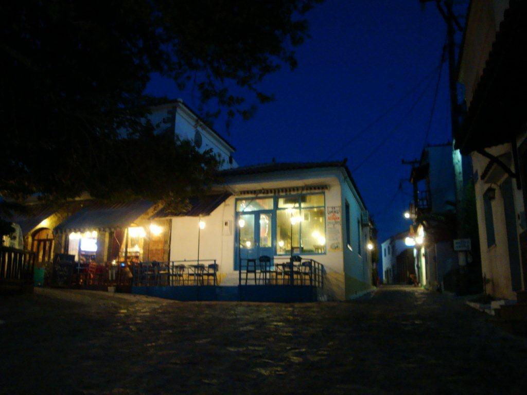 ΚΑΦΕΝΕΙΟΝ "ΤΟ ΚΕΝΤΡΟΝ"