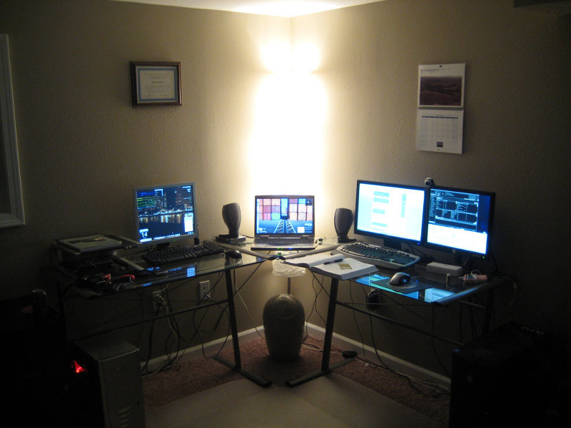 15 Cool and Unique Linux Desktop Workspaces (Workstations) | Tech Source