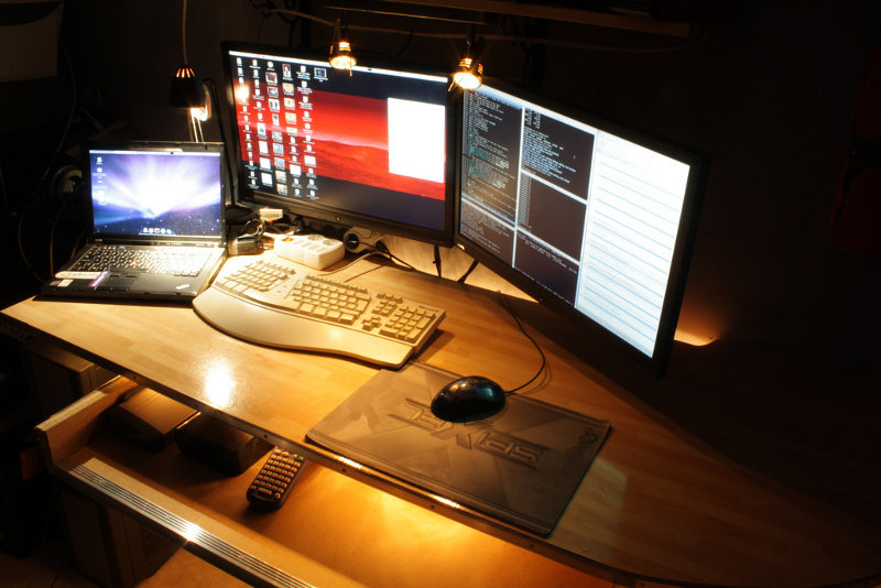 15 Cool and Unique Linux Desktop Workspaces (Workstations) | Tech Source