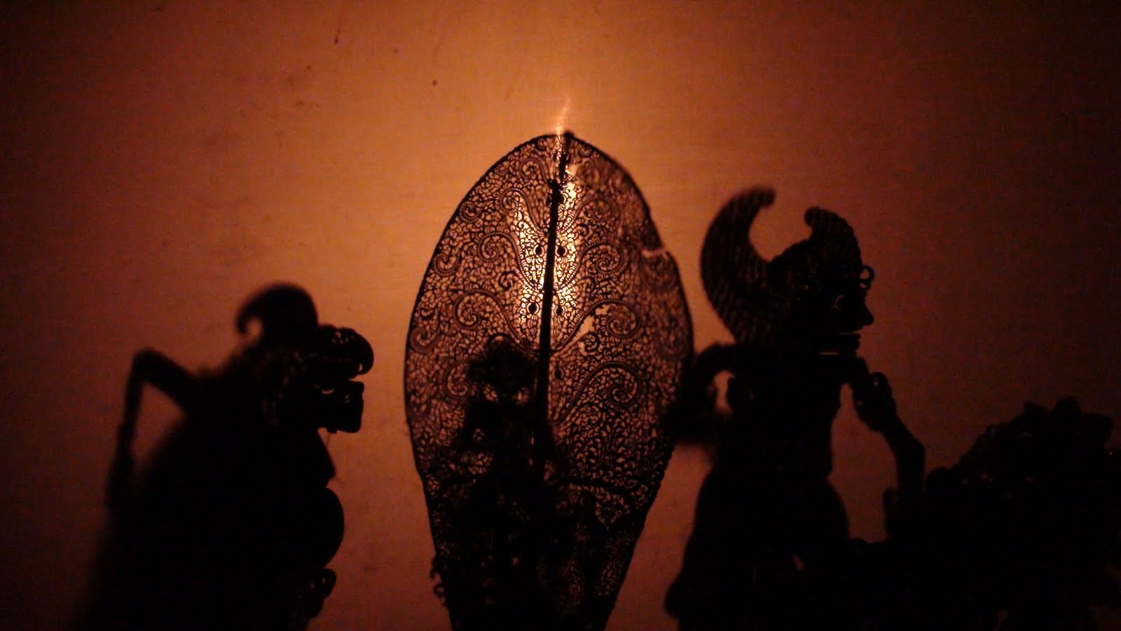 Gustavo Thomas Theatre: Wayang Kulit Balinese Shadows Puppet Theater (2 ...