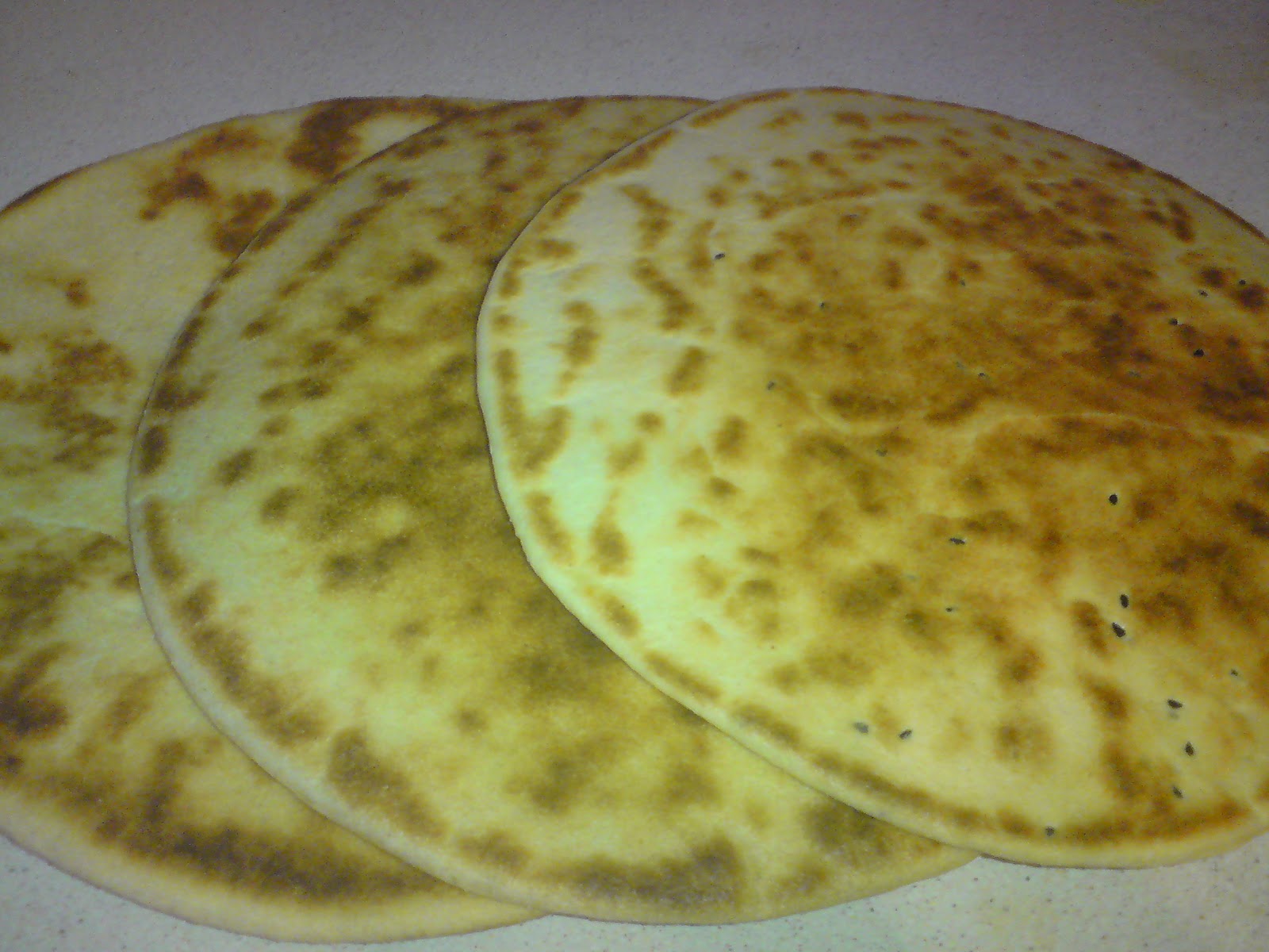 Chahrazed's Arabian Cookbook: Kessra كسرة 'Algerian flat semolina bread'