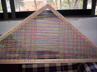 Tejiendo y tejiendo... soy feliz: Tejido en telar triangular