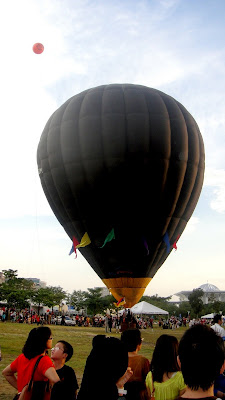 Blue Tong board: 2nd Putrajaya International Hot Air Balloon Fiesta 2010
