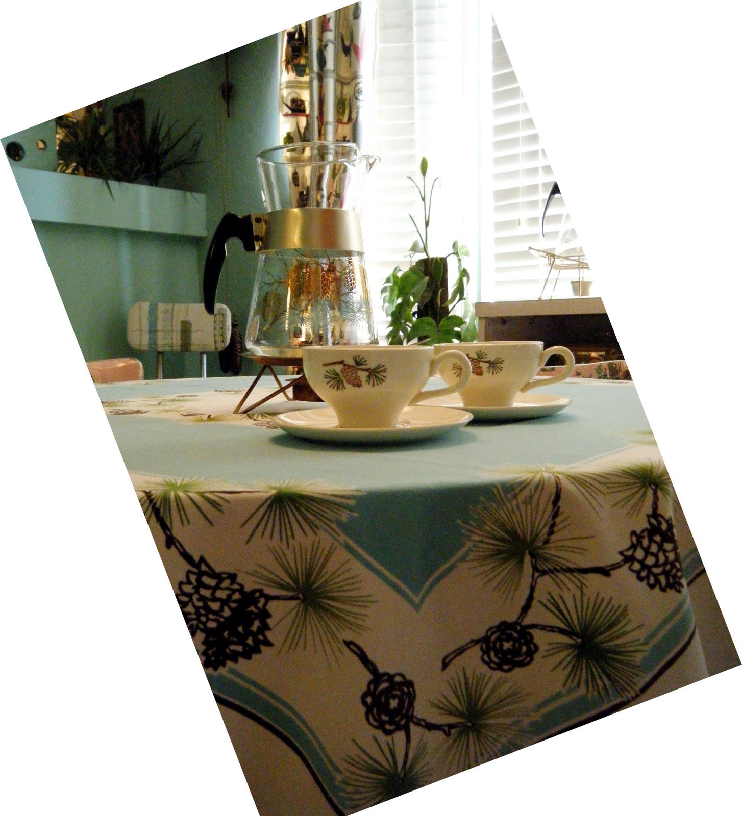 Mother's Kitchen: Table Dresses