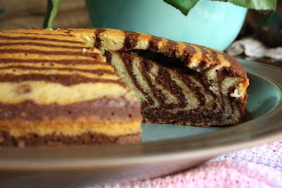 Cherry on a Cake: ZEBRA CAKE