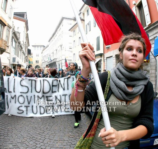 ITALIANI IMBECILLI: Sciopero nazionale degli studenti, 8 ottobre 2010