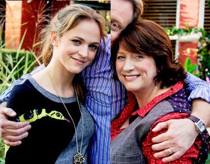 Messy Celebrity Polls: Life of Riley: Lucinda Dryzek vs. Caroline Quinlan