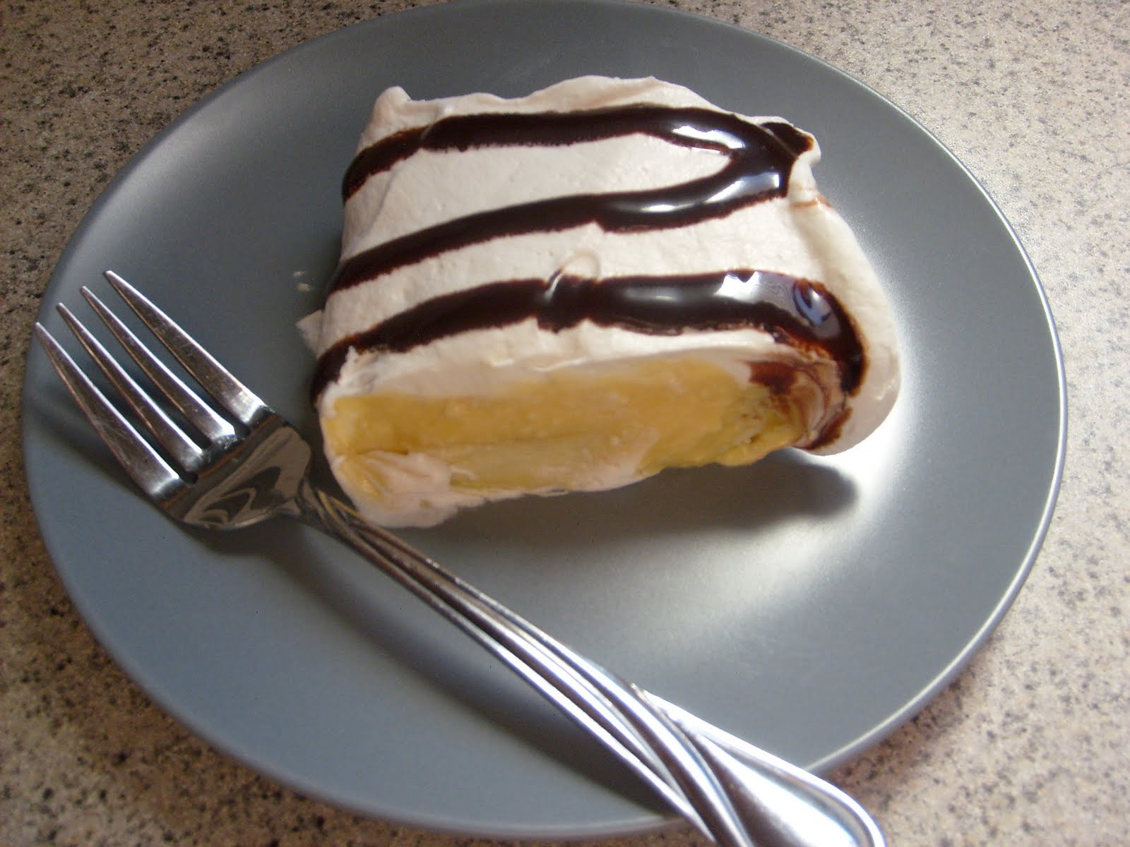 Lindsey's Kitchen: Eclair Cake