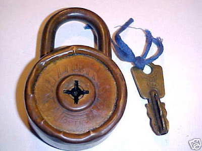 RestraintsBlog: German LUH Padlock with Original 4 sided Key