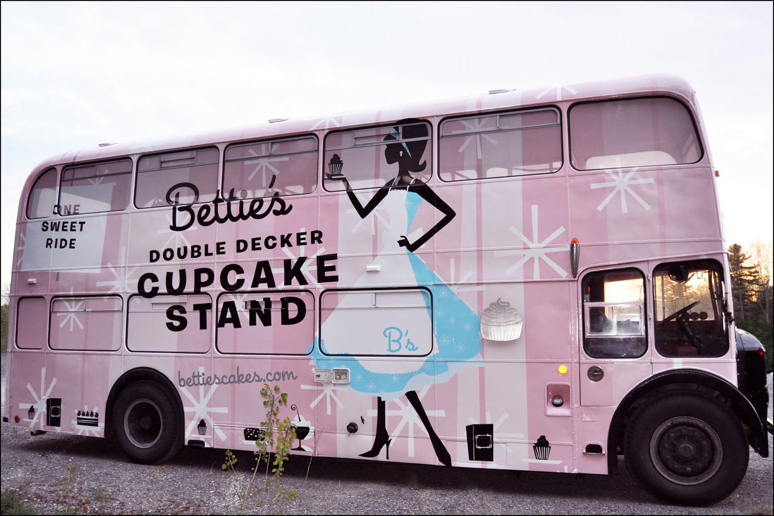 Bettie's Cakes: A vintage Double Decker bus as a Mobile Cupcake Cafe?