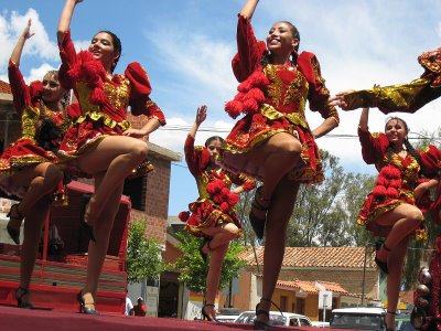 La Pampilla: Baile Saya