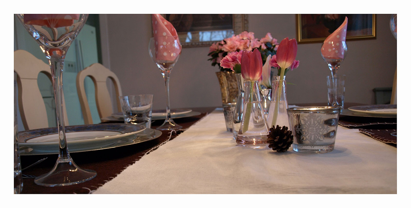 Bringen Blomster: Å pynte et bord...