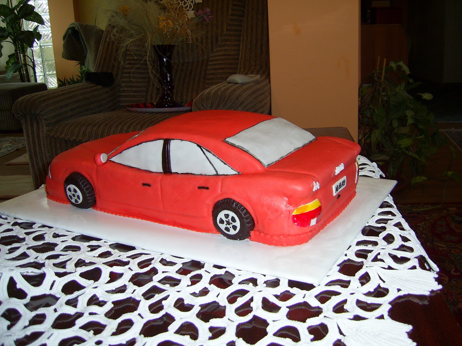 Mama-Mio Cakes: Tort masina
