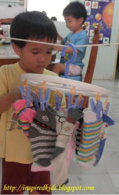 inspiredkids: Pegging activity