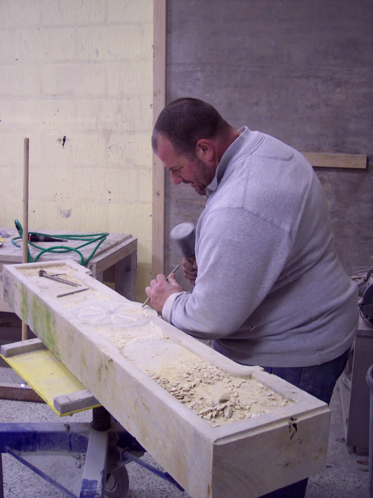 L'artisan tailleur de pierres naturelles: Pièces taillées à la main