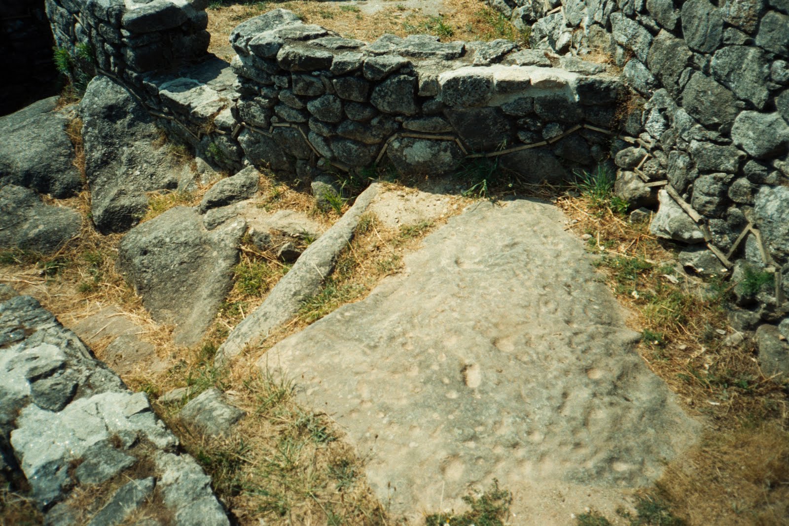 castros de galicia: LOS GRABADOS RUPESTRES EN LOS CASTROS GALLEGOS (II)