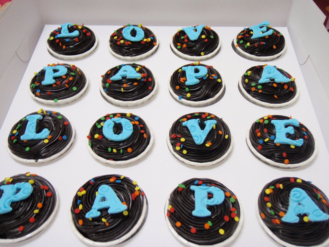 Yani's Homemade Cake: Alphabet cupcakes
