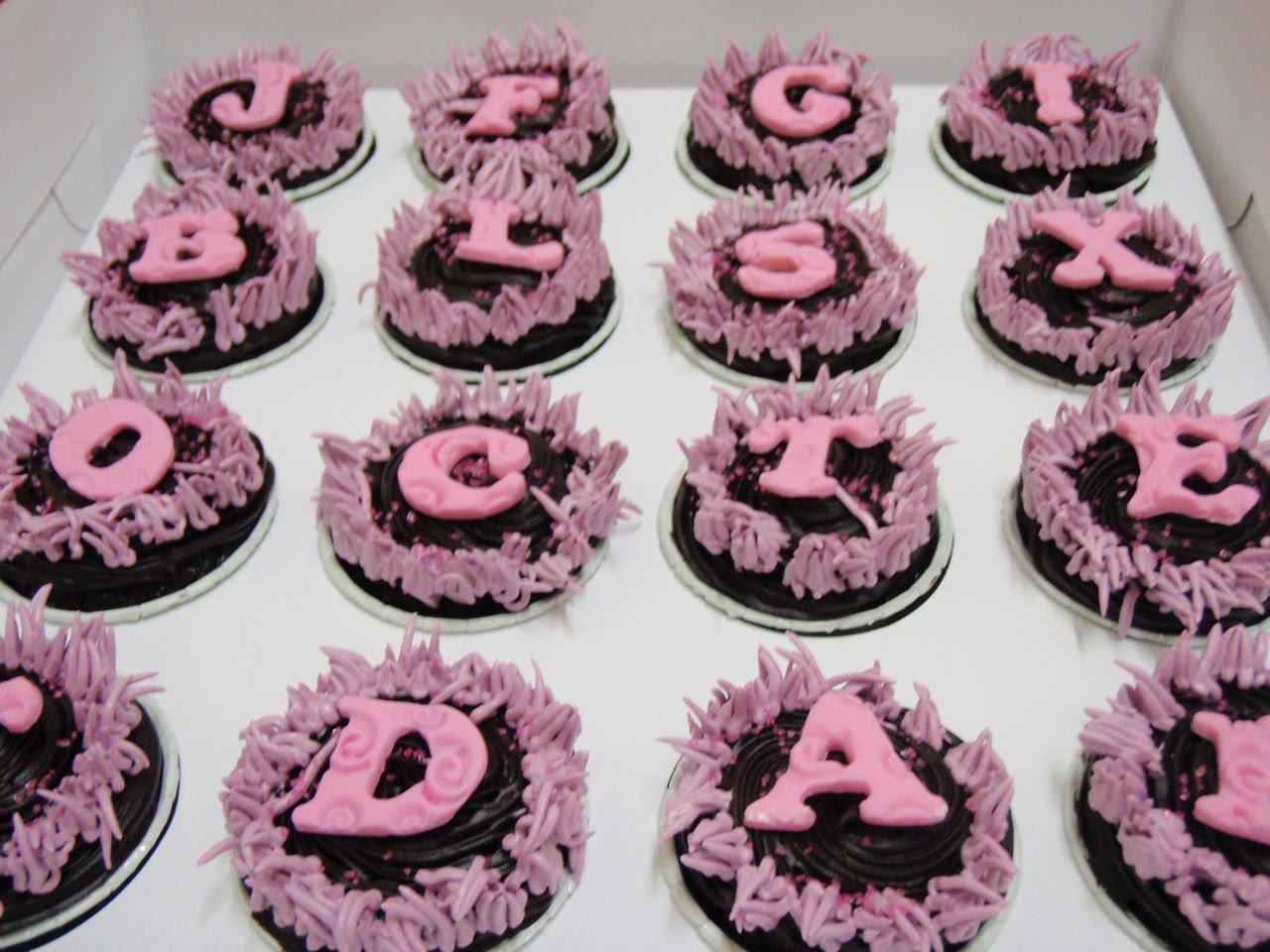 Yani's Homemade Cake: Alphabet cupcakes