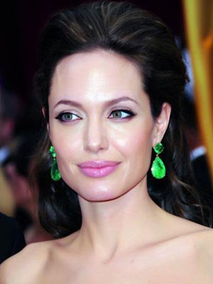 Cosmetic Surgery: Women acquire big lips to look pretty