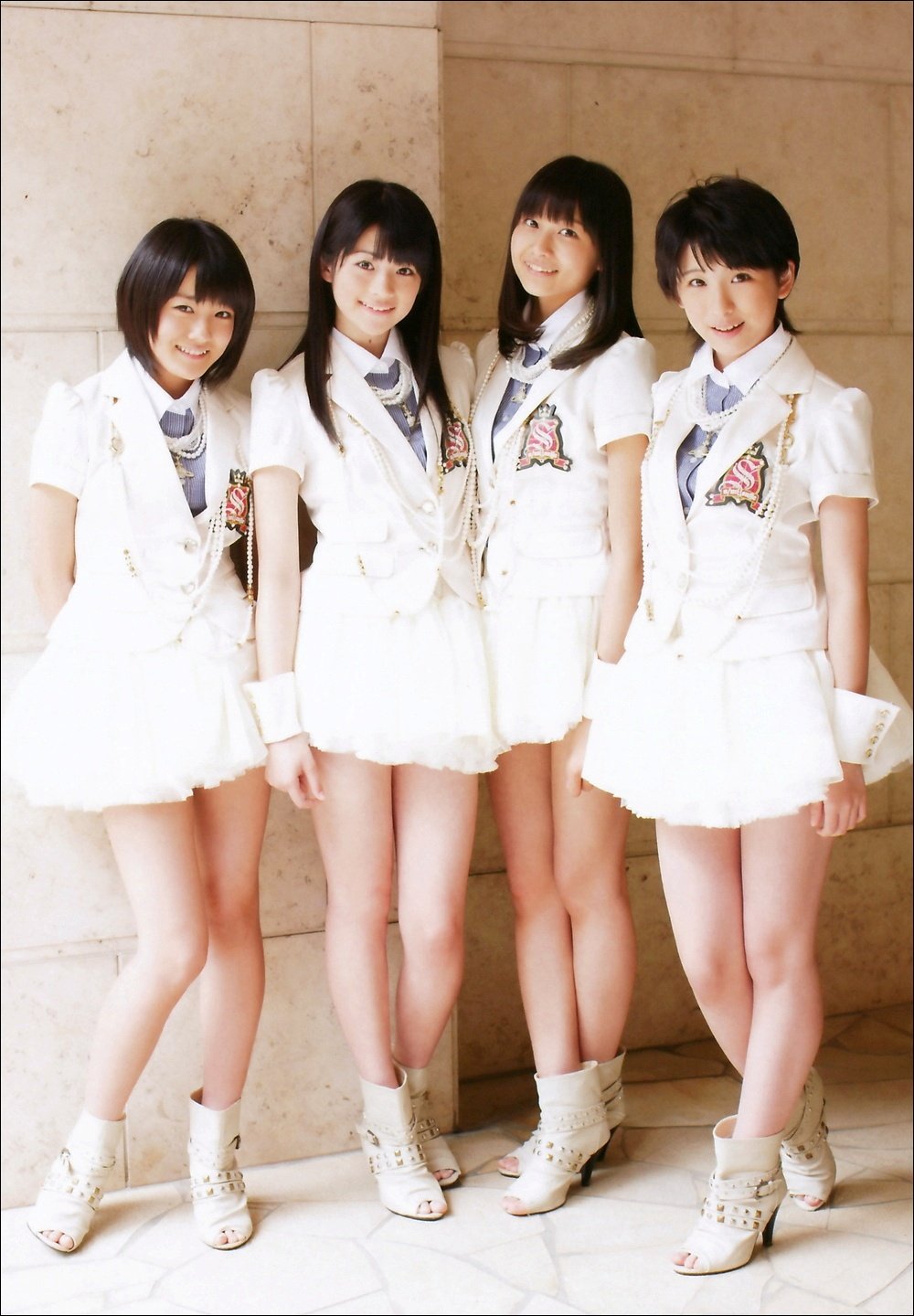 S/mileage en Yan Yan Vol. 13 Magazine
