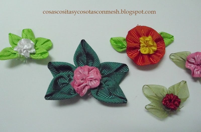 Como hacer flores de liston ~ cositasconmesh