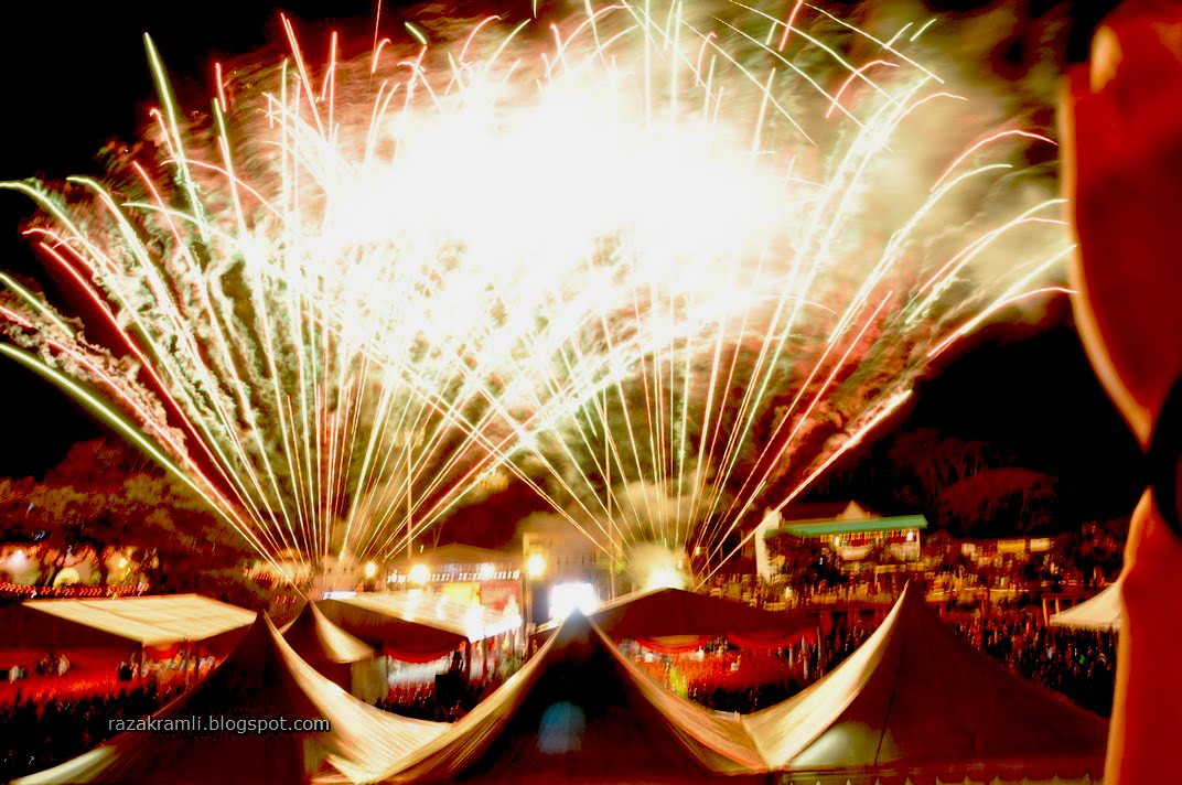 Fotografi merakam sejarah: Bunga api tahun baru cina 2011 di Dataran Raub