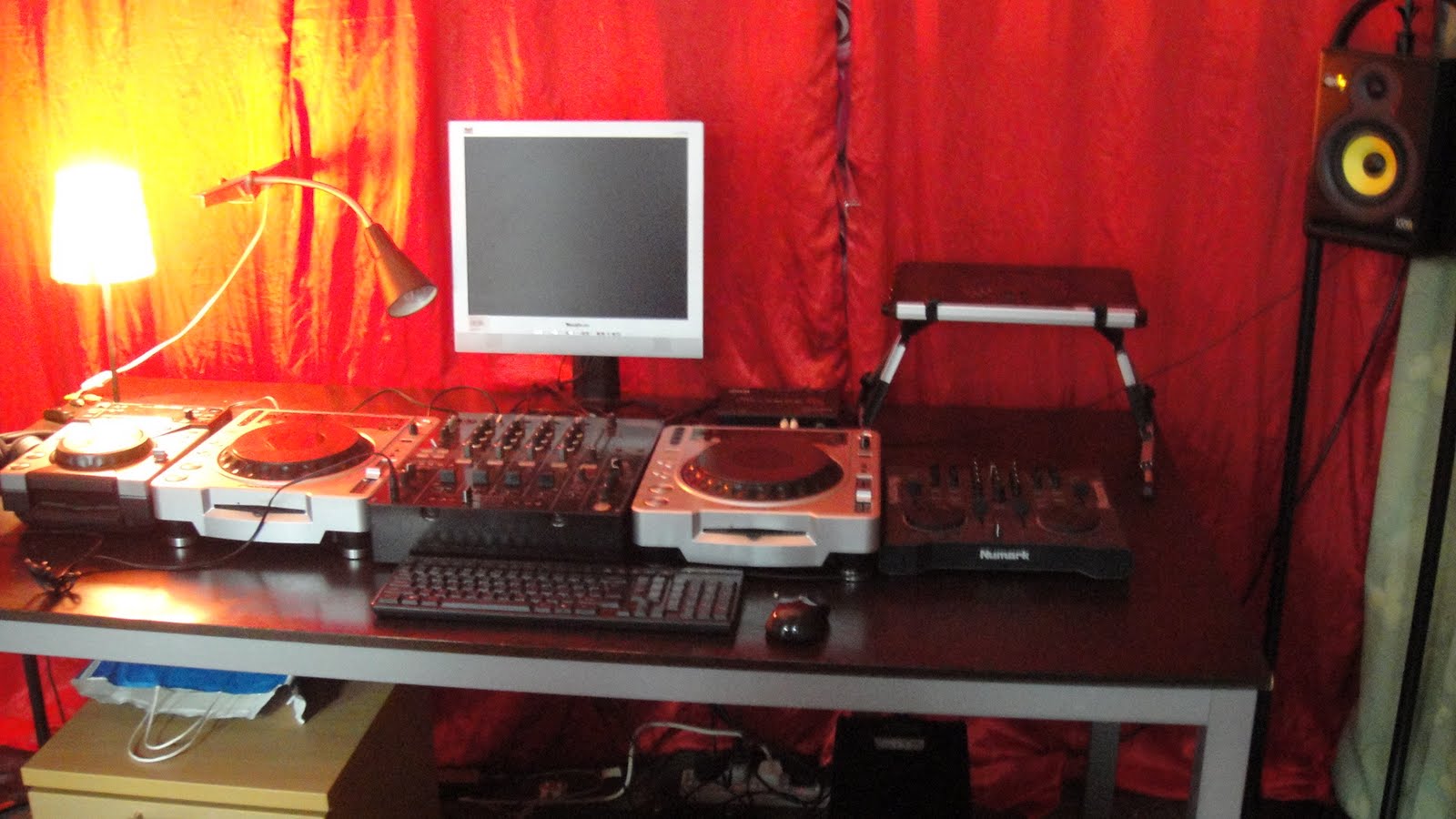 Boom Boom Room DJ Studio: Gila Punya DJ Studio
