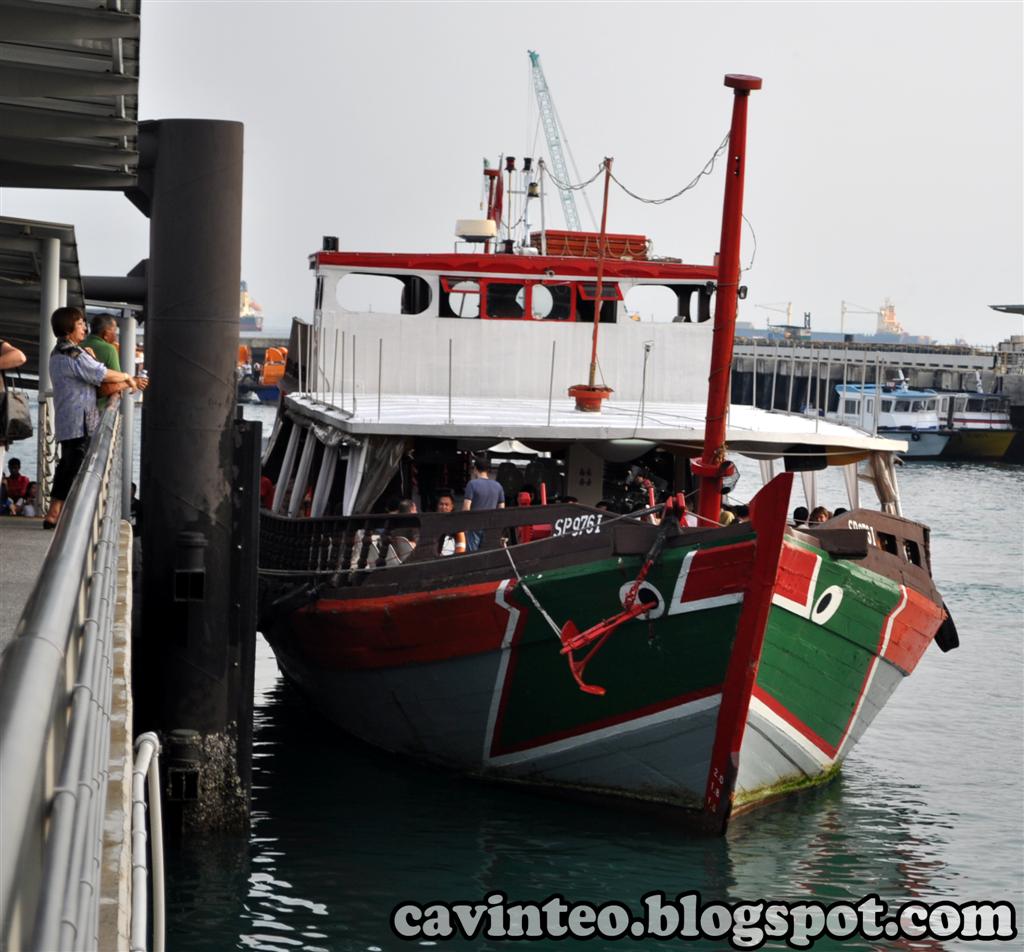 Entree Kibbles: Touristy Junk Cruise in Singapore