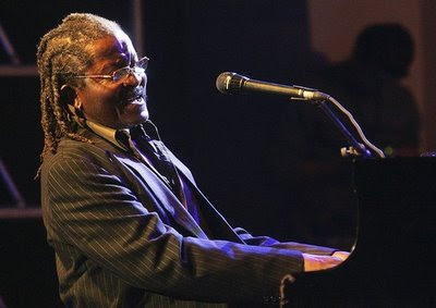 SMALL SONGS : Andy Bey Trio - Live at the Jazz Standard, NY 13-5-2010