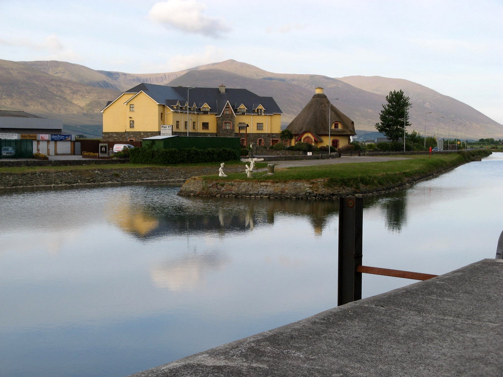 Walking the Dingle Way: Hiking Day 1 – Tralee to Camp (Tra Li - An Com ...