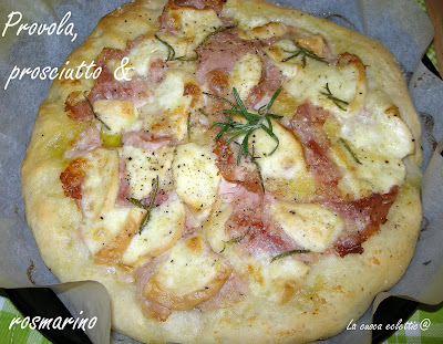 Margherita con provola, e pizza provola, prosciutto e rosmarino - la ...